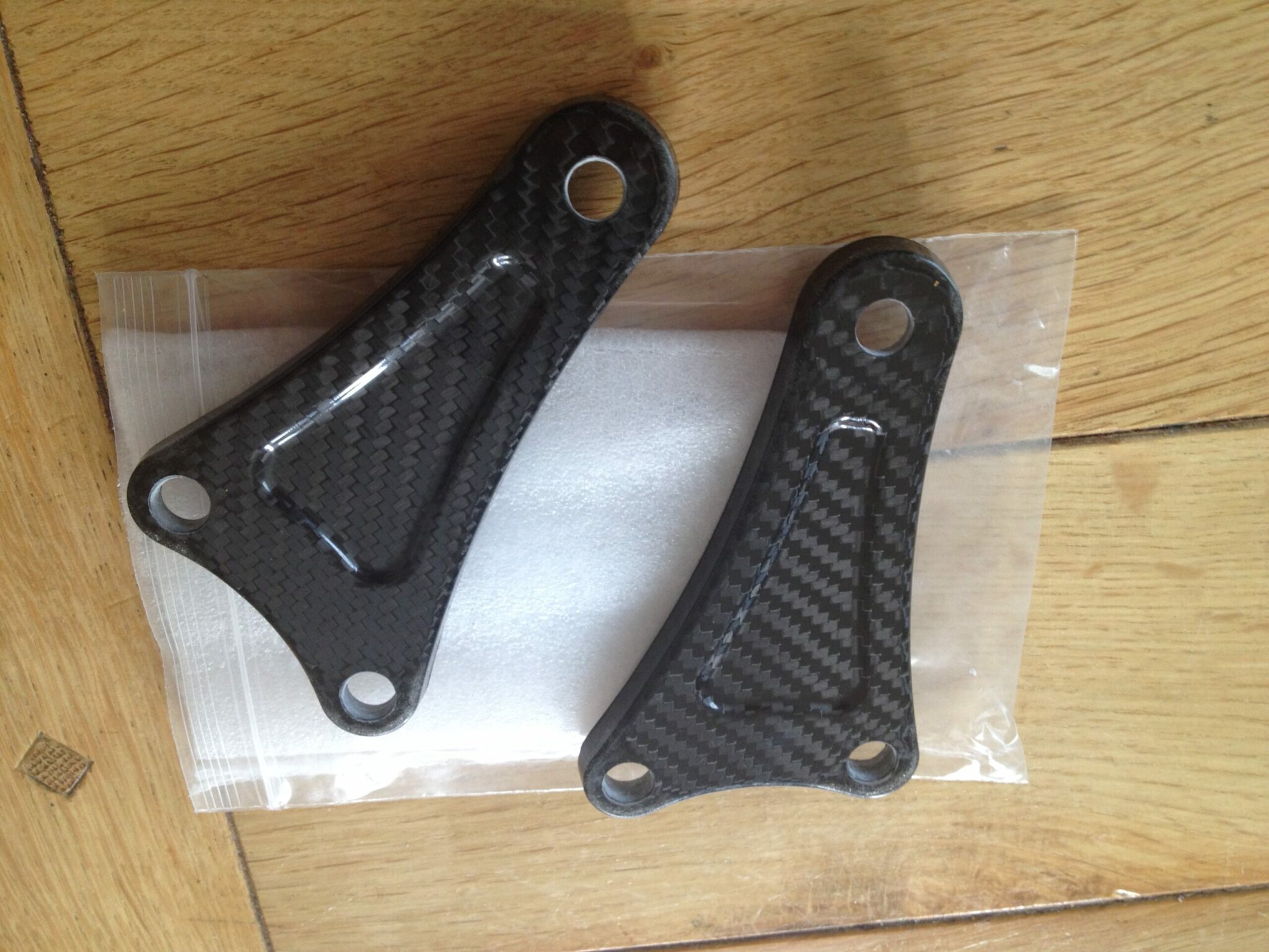 Carbon exhauststay right, Suzuki RGV 250 - TYGA Performance Parts Europe
