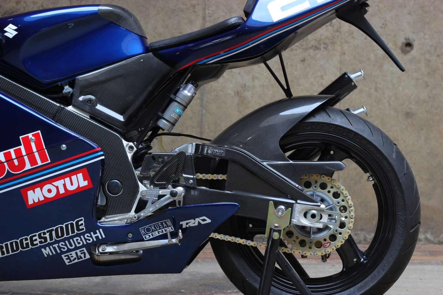 Suzuki RGV250 racing parts