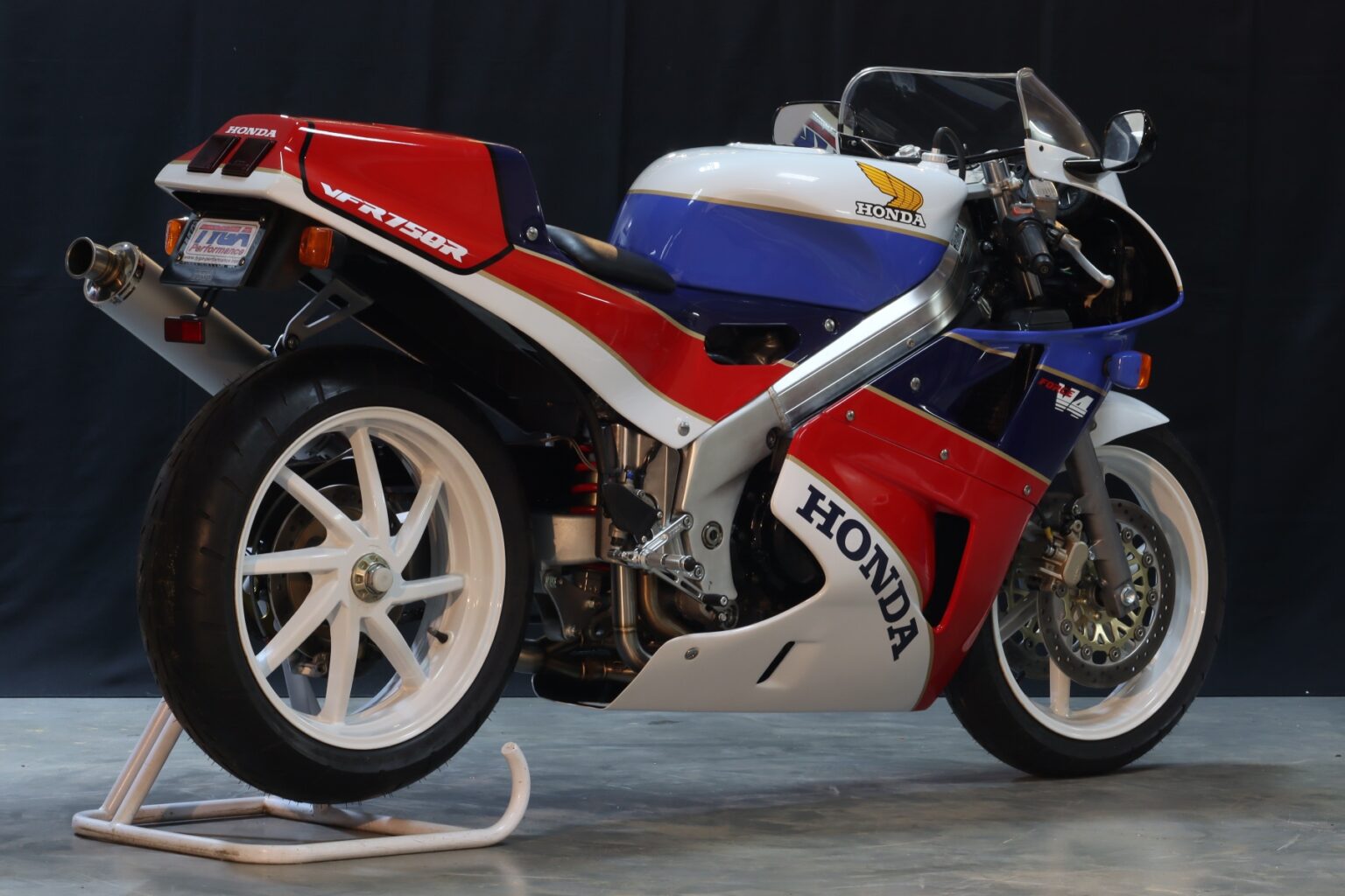 Bodywork Set 1, GRP, Painted RC36-2 RC30 Style, Street - TYGA ...